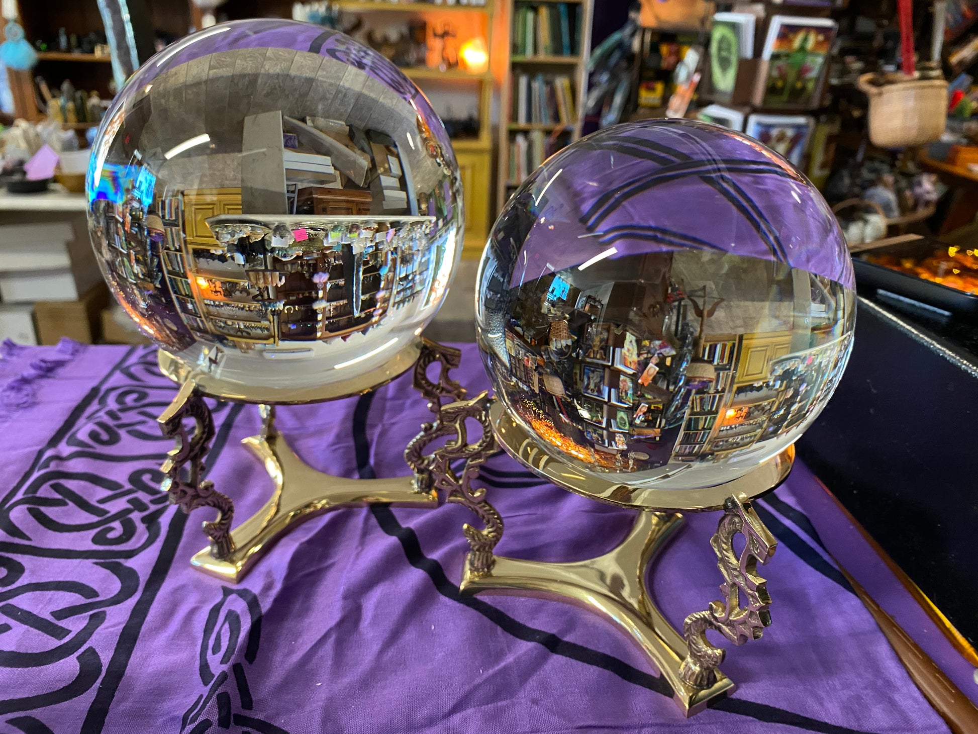 Dragon gazing ball stand – Cosmic Black Cat